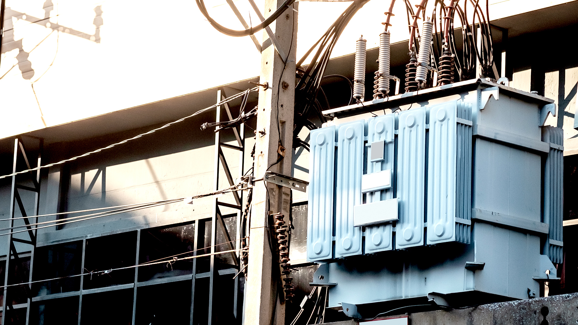 402-01 - Introduction to Alternating Current (AC) - HSI